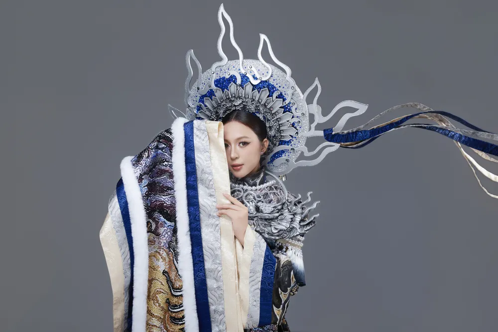 Miss Kieu Duy wears the national costume "Cuu Long An Van" to Miss International 2025