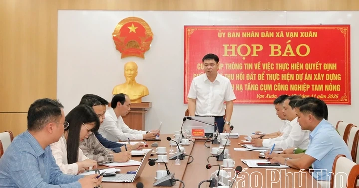 Van Xuan Commune held a press conference to inform about the forced ...