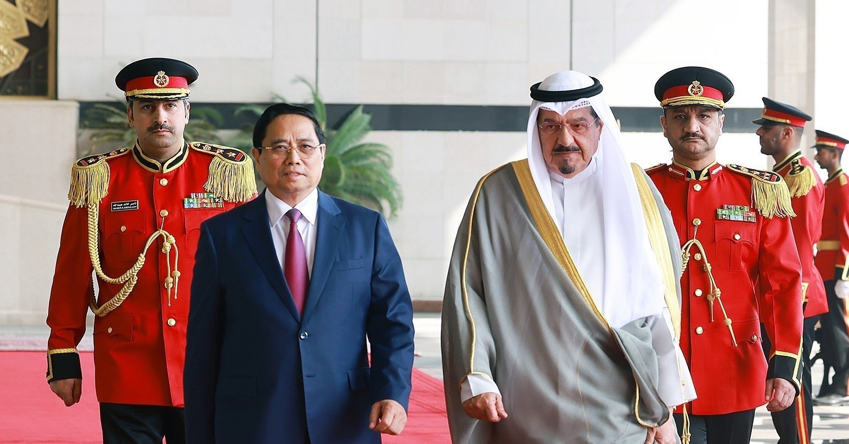 Kuwaiti Prime Minister presided over the welcoming ceremony for Prime Minister Pham Minh Chinh ...
