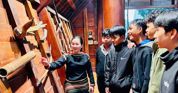 Introducing the Ede Longhouse space and reenacting the housewarming ...