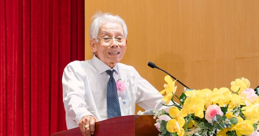 Teacher gives school 2 billion VND: Teachers must teach so that when they grow up, students will ...