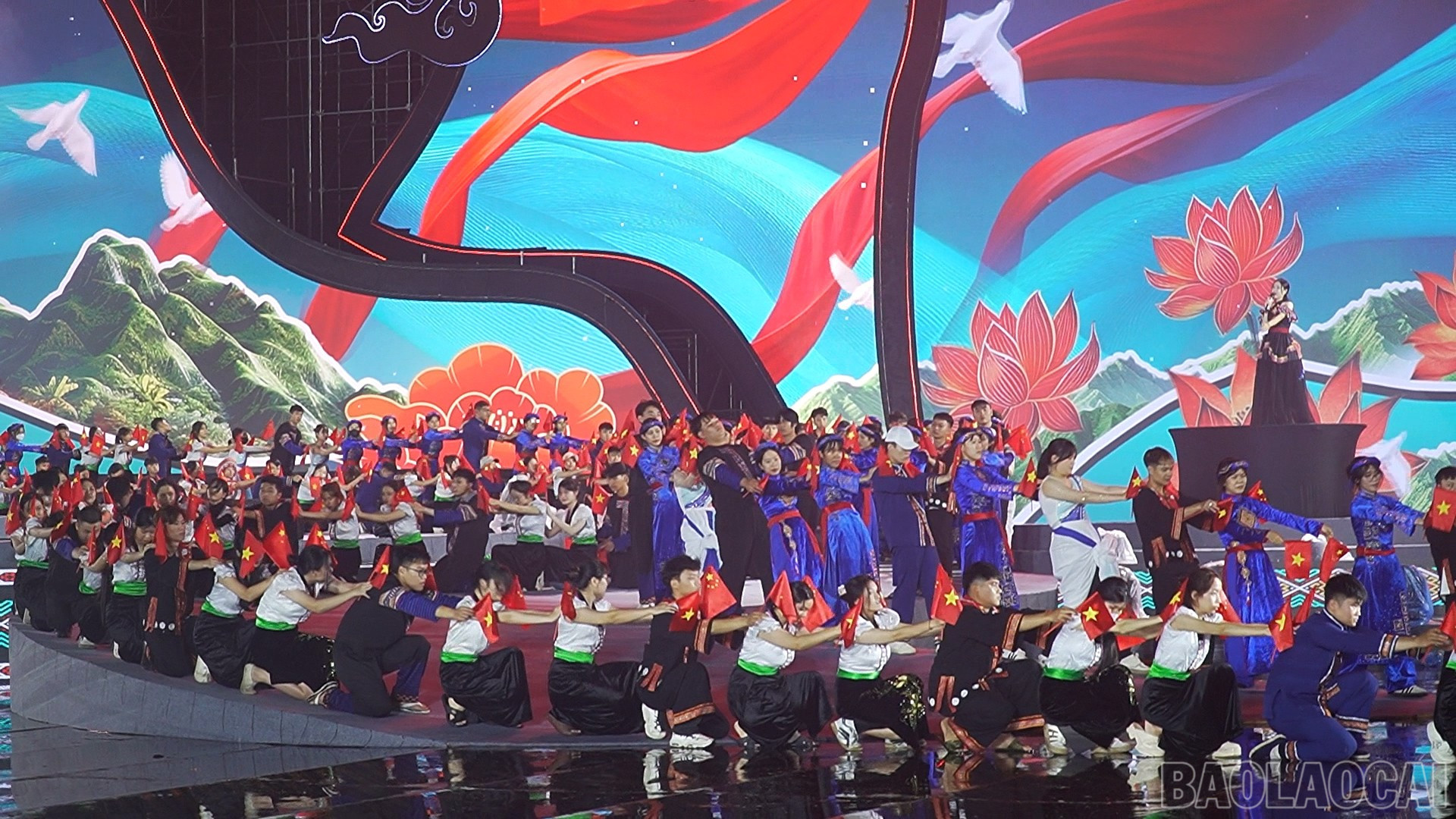 Le programme artistique d'ouverture du Festival du Fleuve Rouge - Lao ...