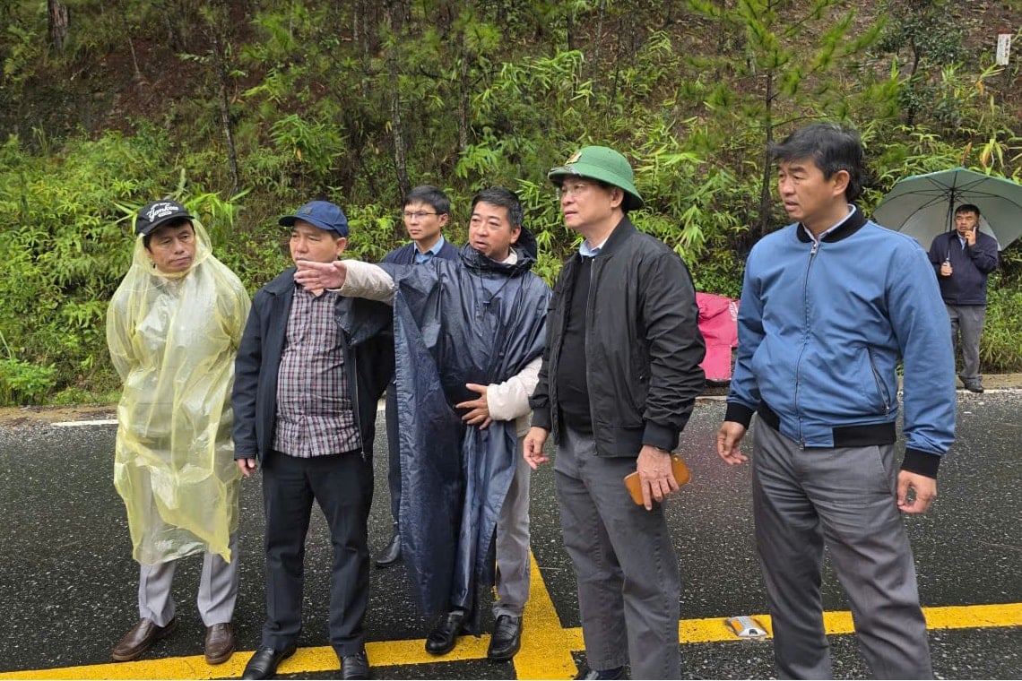 Chairman of Lam Dong Provincial People's Committee Ho Van Muoi directed ...