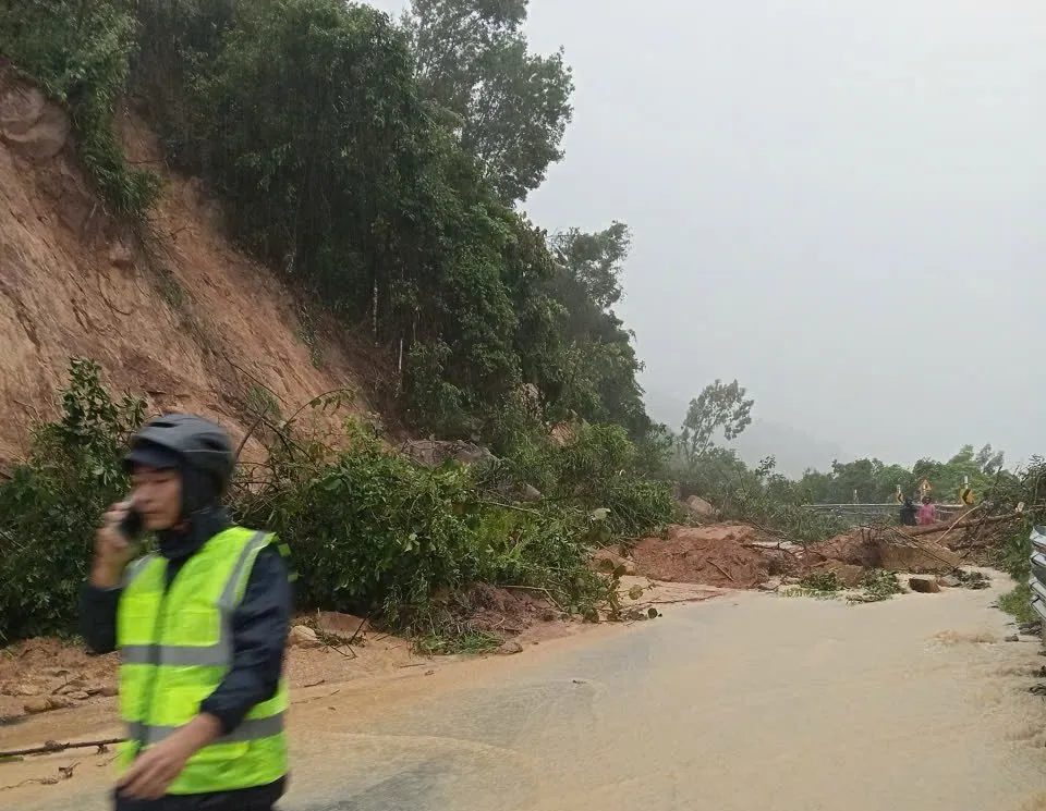 Khanh Hoa: Vehicles banned from passing Co Ma and Ca passes due to landslides