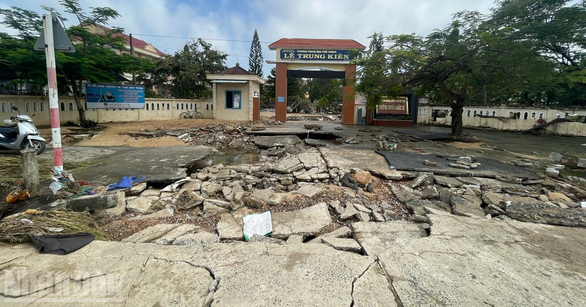 [Photo] Close-up of heavy damage at the school located on the banks of ...