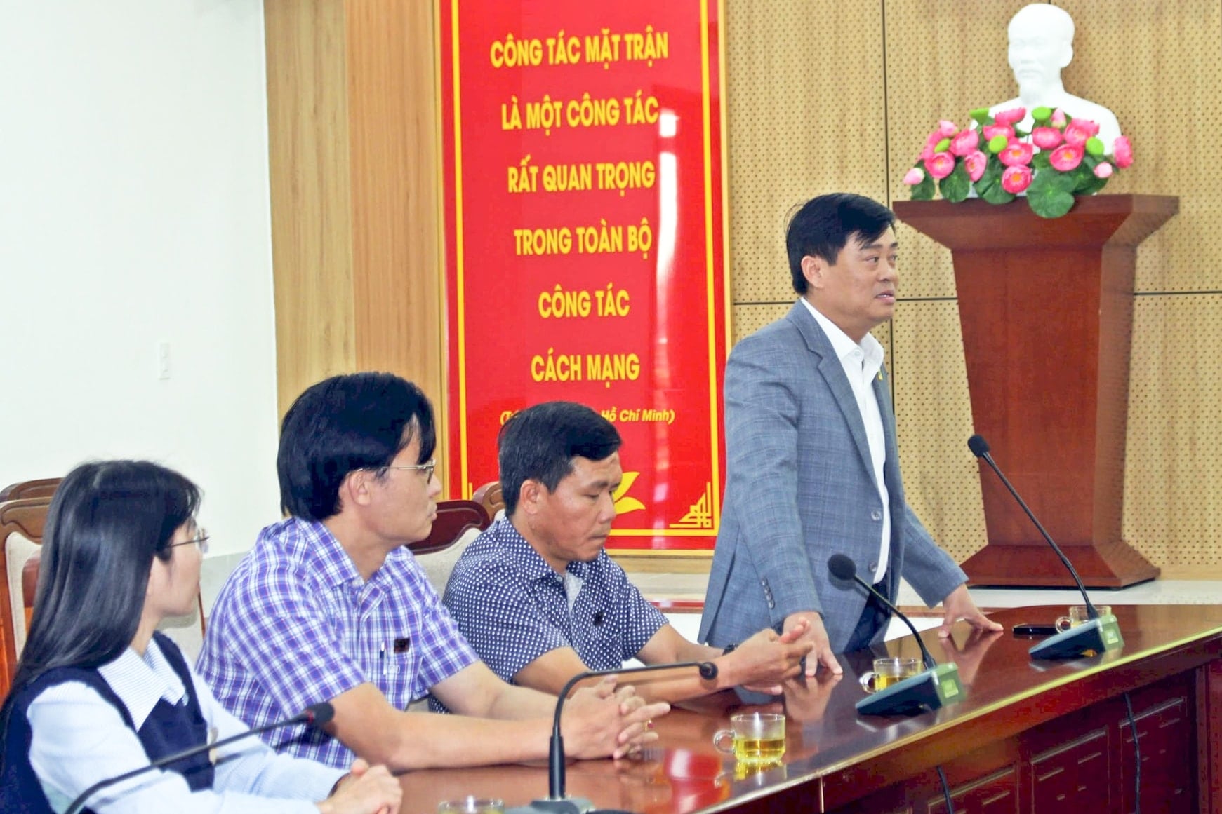 La empresa conjunta Binh Dien Lam Dong aporta 500 millones de dongs ...