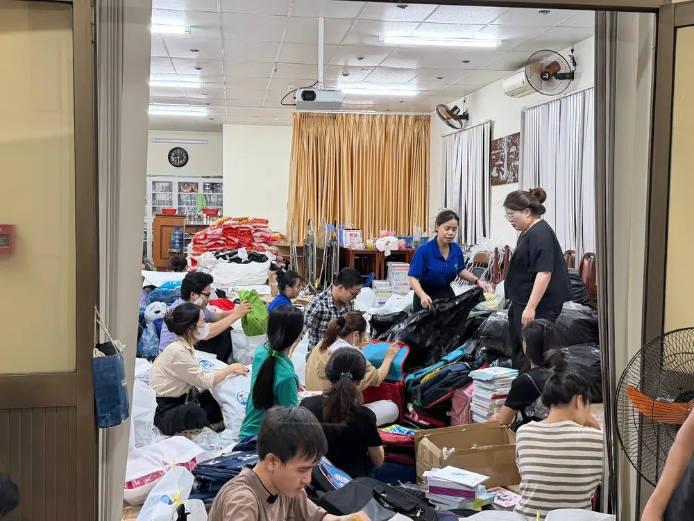 Ciudad Ho Chi Minh moviliza recursos para apoyar y reparar 33 escuelas ...