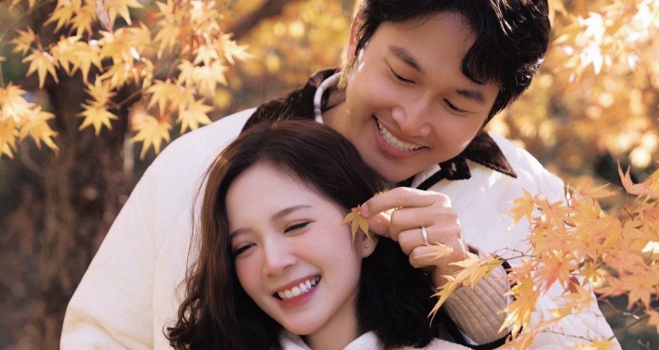 Actress Khanh Huyen is too young at 54, Dinh Tu shows off honeymoon photos with Ngoc Huyen