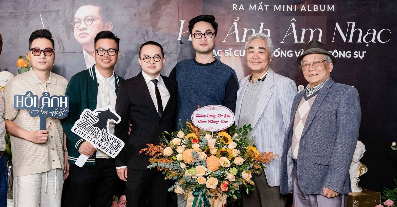 People's Artist Quang Tho admires pianist Cuong Tong