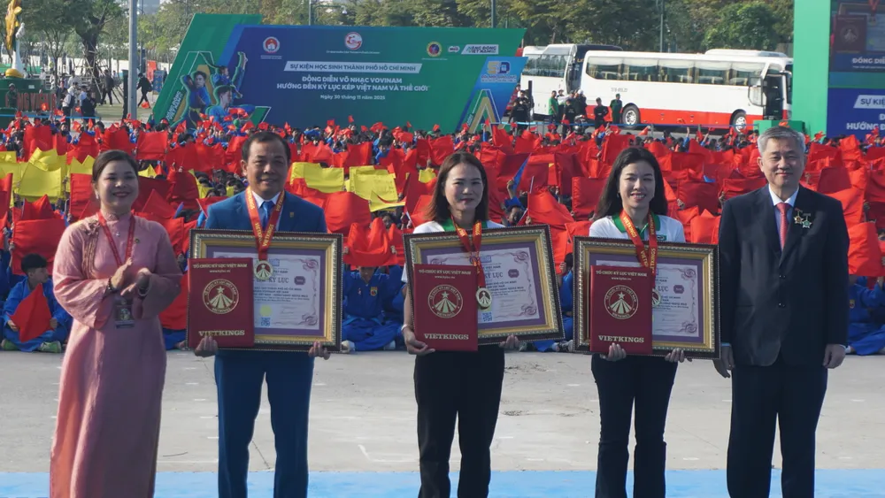 Ho Chi Minh City sets record for Vovinam martial arts performance with ...