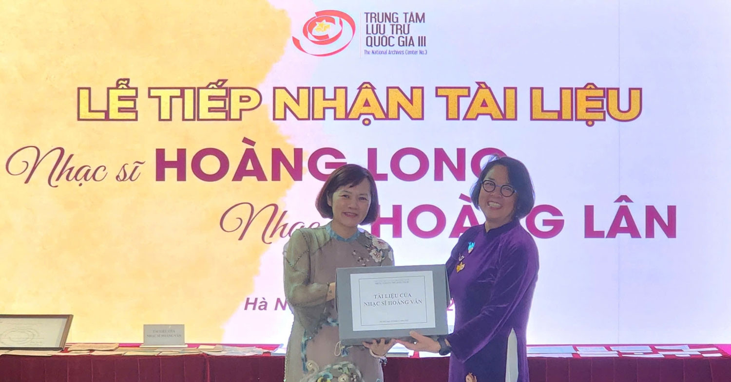 Tiếp nhận nhiều tư liệu quý về nhạc sĩ Hoàng Vân, Hoàng Long và Hoàng Lân