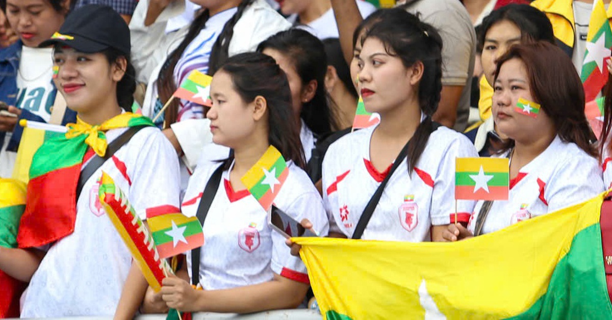 Myanmar fans filled the stadium, intimidating the Vietnamese women's team.
