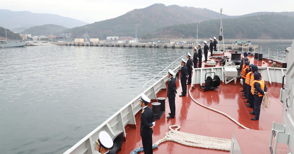 Missile frigate 015 Tran Hung Dao docked at Jinhae port, beginning its ...