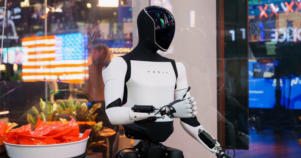 Tesla creates a sensation with a display of a robot that can run like a ...