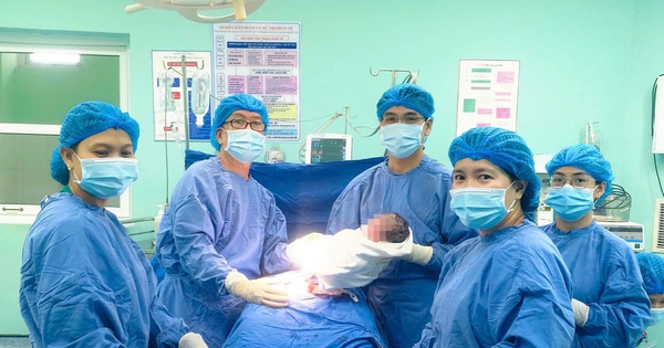 'Tense' cesarean section at 34 weeks with transverse presentation ...