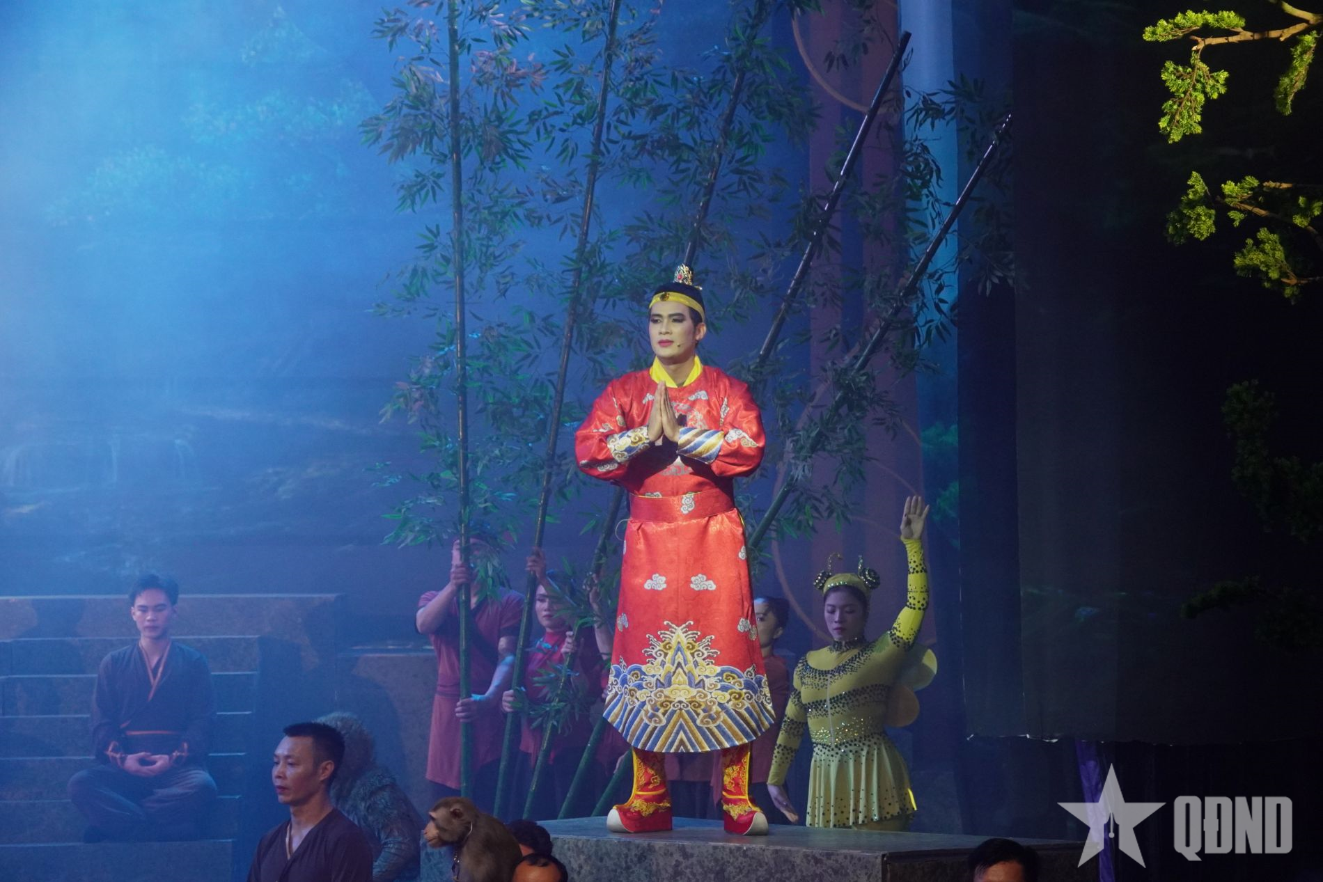Circus performance combined with traditional Vietnamese opera honors ...