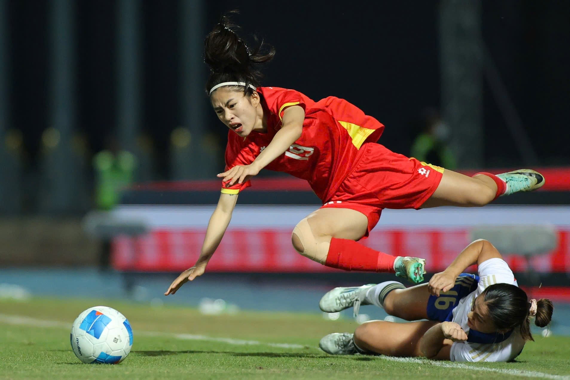 Vietnam Women's Team 0-0 Philippines: Coach Mai Duc Chung furious