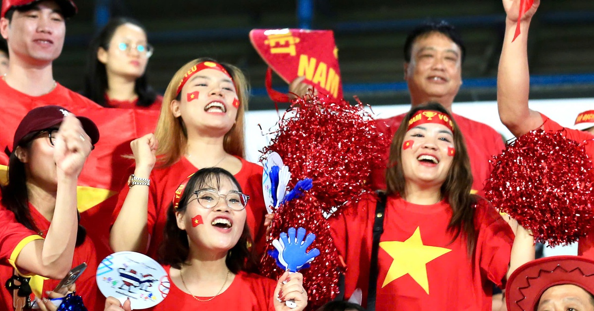 Overwhelmed with emotion, Vietnamese fans hope the women's team will ...