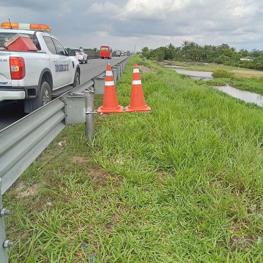 Reflective cone-shaped markers help reduce traffic accidents on the ...