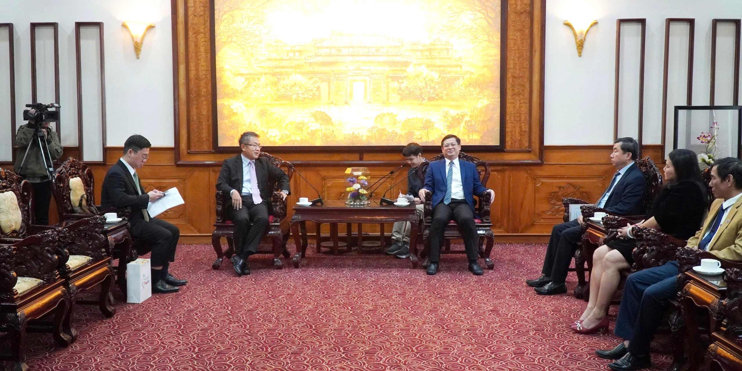 Ampliar las relaciones en diversos campos entre Hue y Taipei.