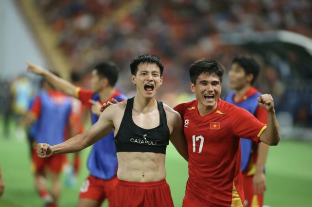 'Người hùng' Thanh Nhàn của U.22 Việt Nam: Ngã ở đâu, đứng lên ở đấy!
