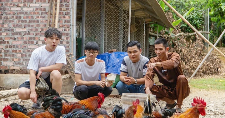 Nomadic chicken farming - Preserving and promoting the genetic ...