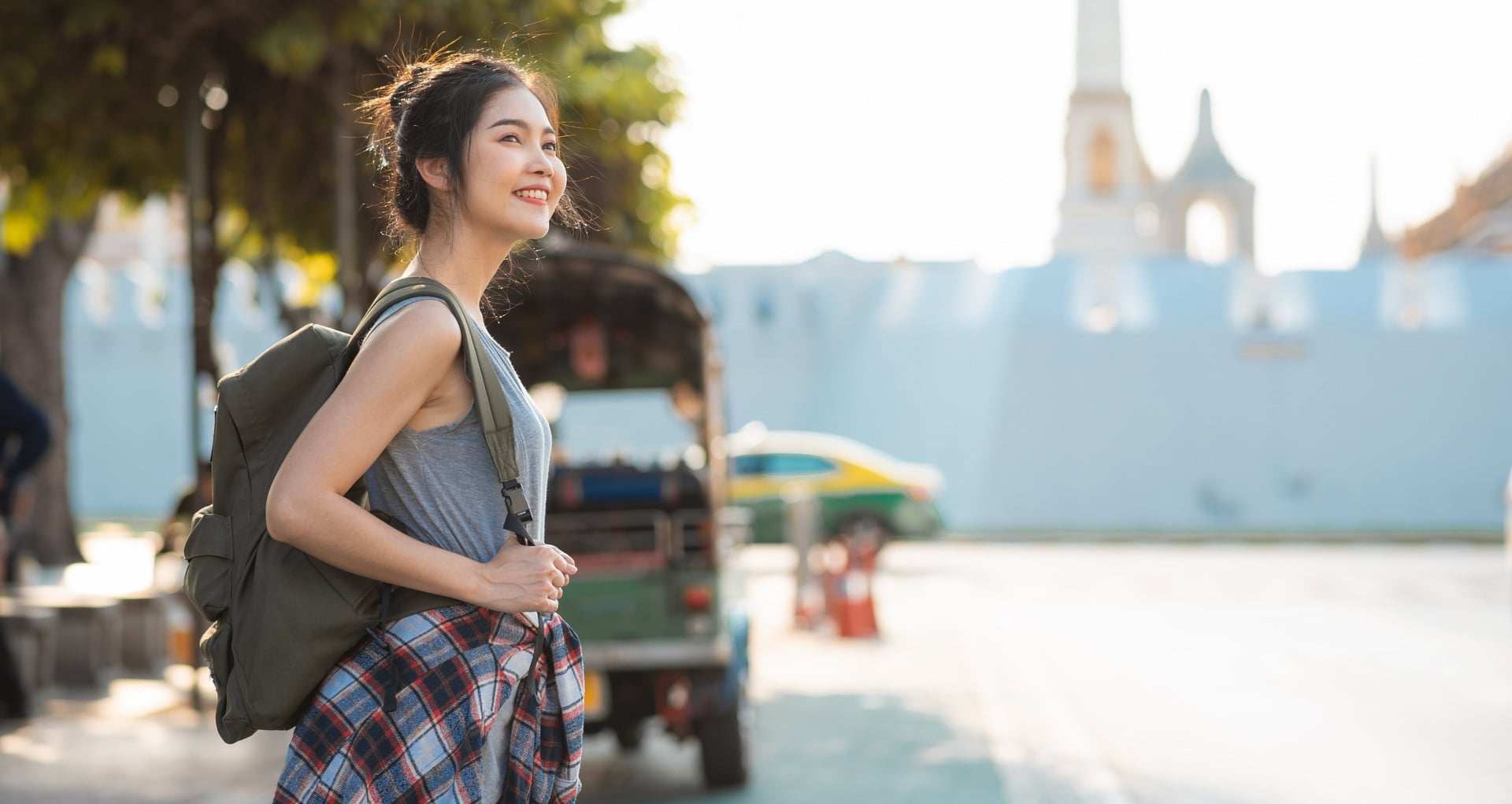Safety tips for women traveling alone.