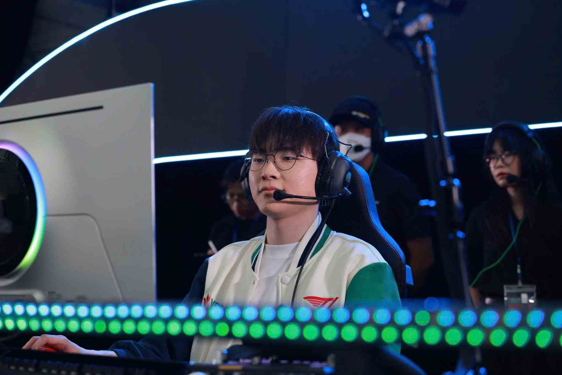 Faker arrived on a private jet and greeted fans in Vietnamese, causing ...