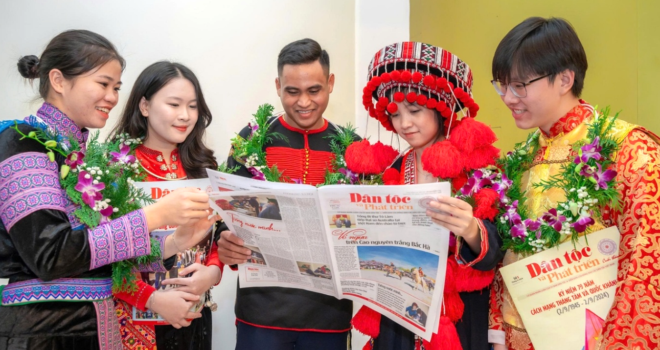 Commending outstanding ethnic minority students and young people: The ...