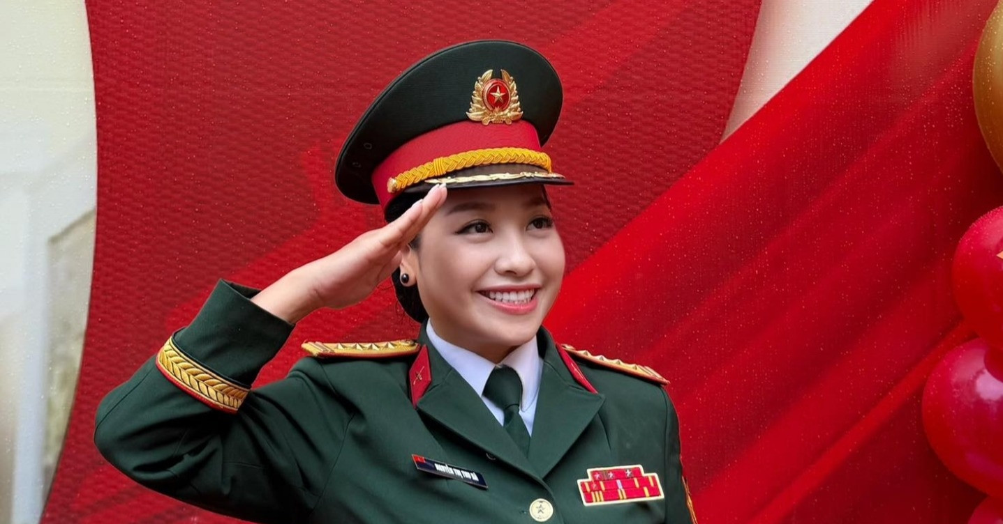 Colonel - People's Artist Thu Hà was full of emotion, while singer Sơn ...