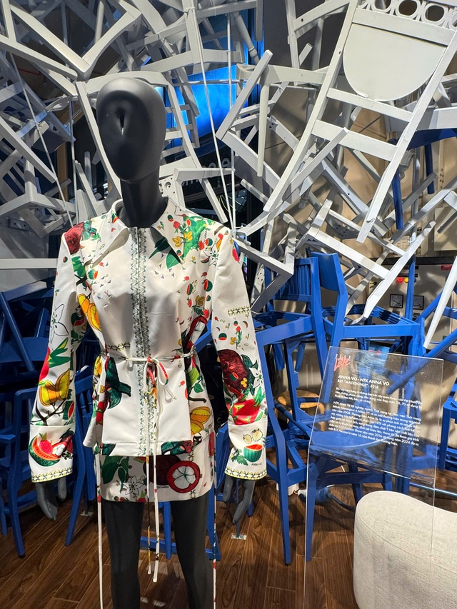 When fashion, visual art, and performance move together.