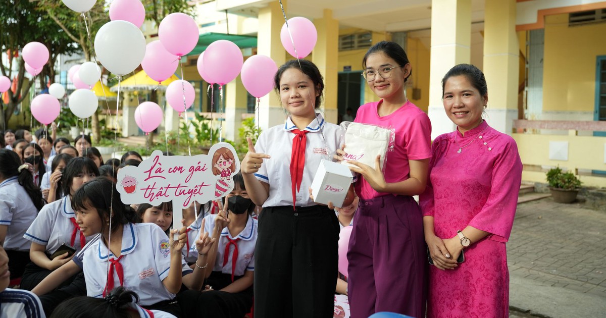 Over 8,000 female middle school students in Can Tho participated in the ...