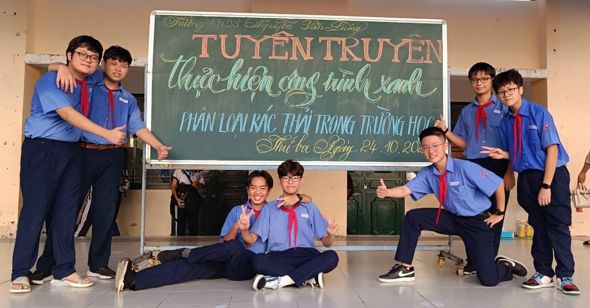 Students at a public school in Ho Chi Minh City only pay 10,000 VND per ...