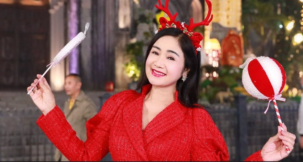 People's Artist Thu Hà, nearly 60, still looks young and beautiful ...