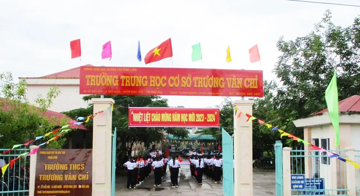 The principal of Truong Van Chi Secondary School was disciplined for ...
