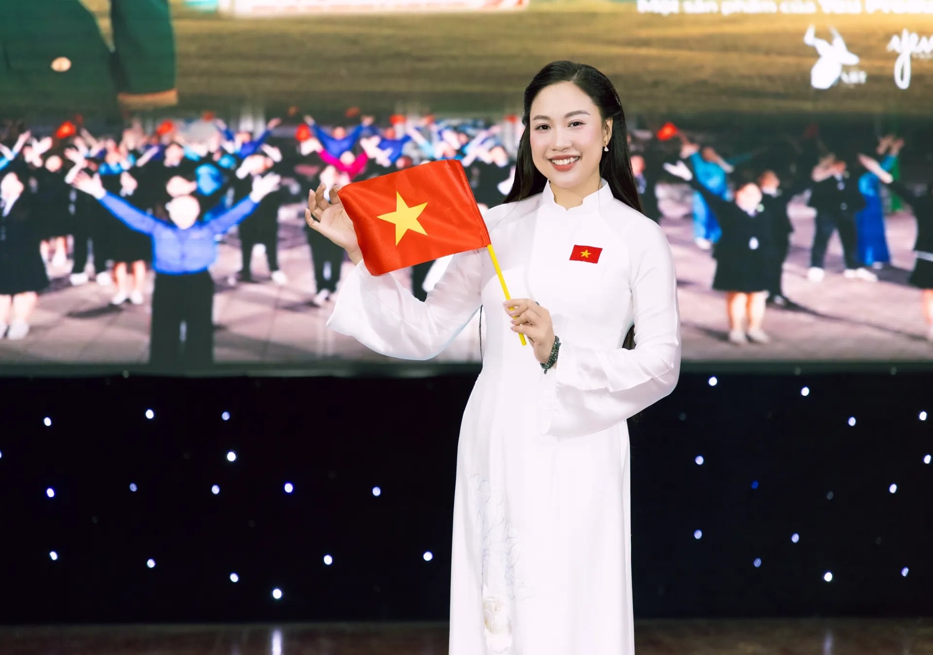 Singer Tran Bich Ngoc launches her music project "Party's Will - People ...