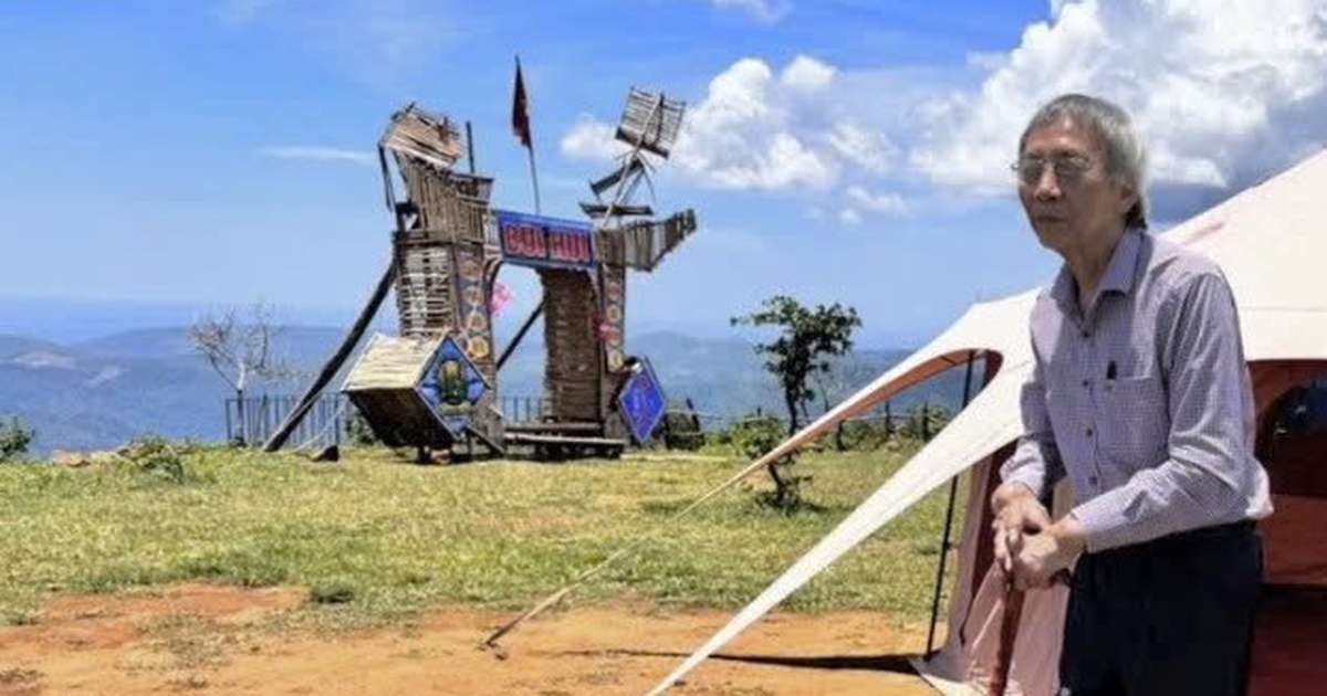 Bui Hui grassland in Quang Ngai, with its blue sky, white clouds, and ...