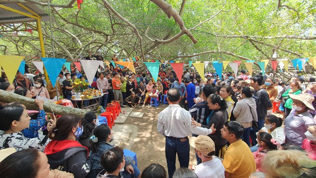 Unique features of the Mekong Delta: Ancient banyan trees in a ...