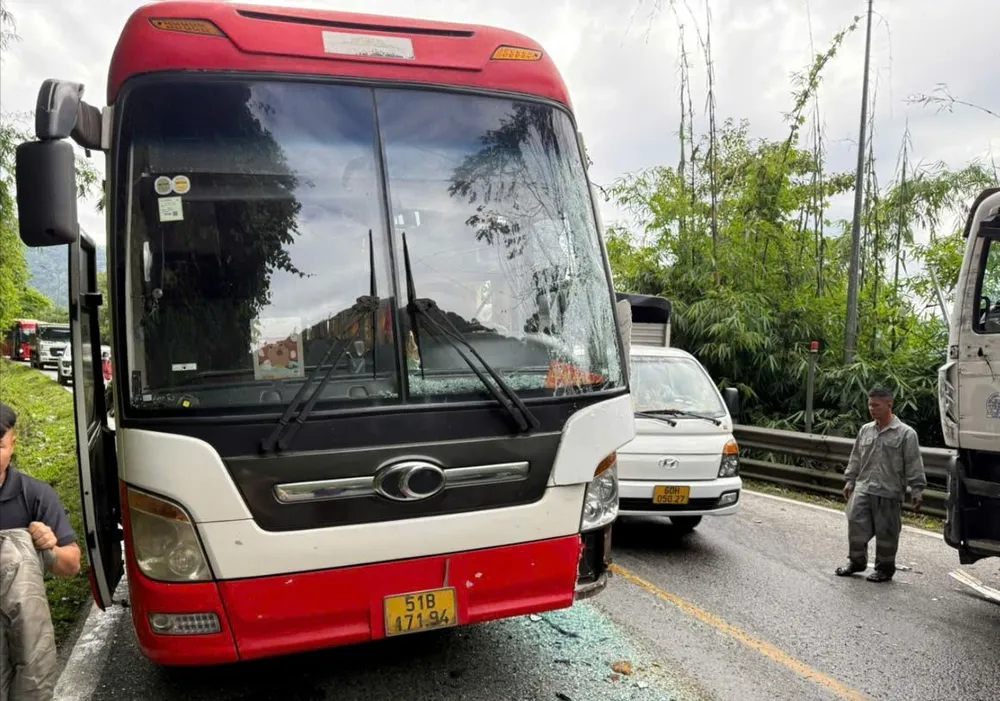 Lam Dong: Multiple-vehicle accident on Bao Loc Pass.