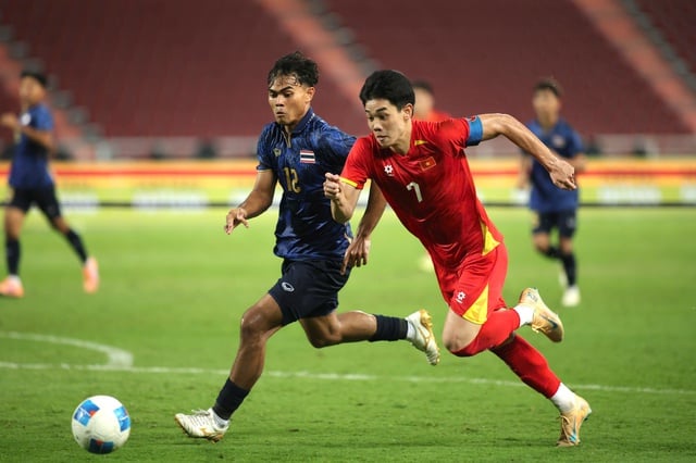 Ballon d'Or vietnamien 2025 : Hoang Duc et Dinh Bac signent tous deux un doublé.