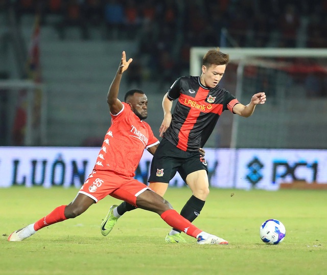 Ballon d'Or vietnamien 2025 : Hoang Duc et Dinh Bac signent tous deux un doublé.
