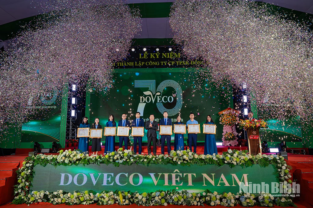 도베코(DOVECO)가 창립 70주년을 맞이했습니다. 최초의 국영 농장에서 세계적인 농업 브랜드로 성장한 여정을 소개합니다.