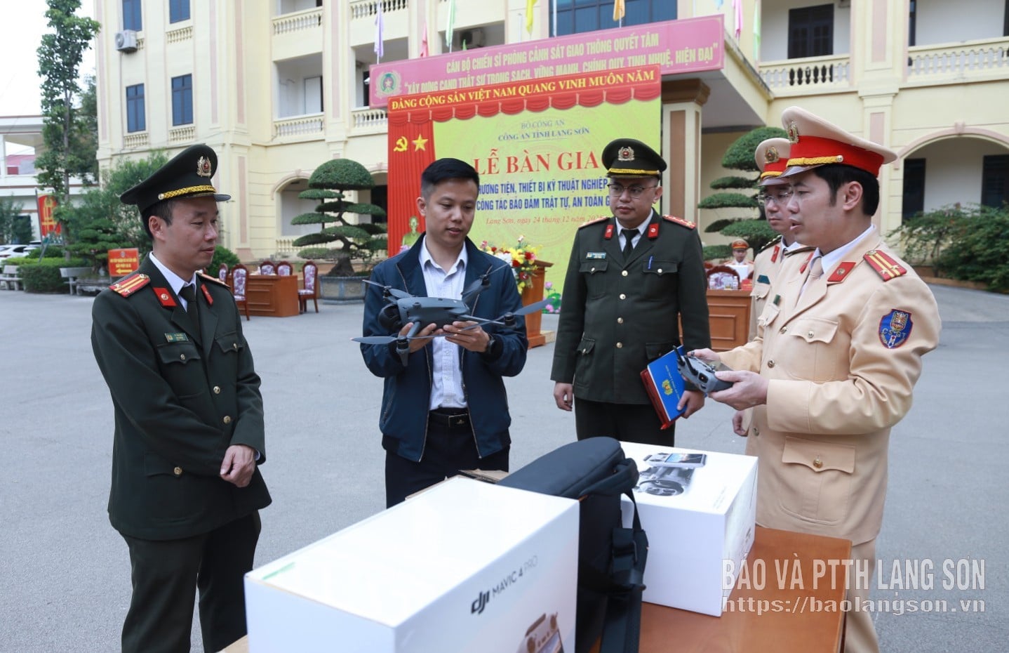 The provincial police handed over vehicles and technical equipment to ...