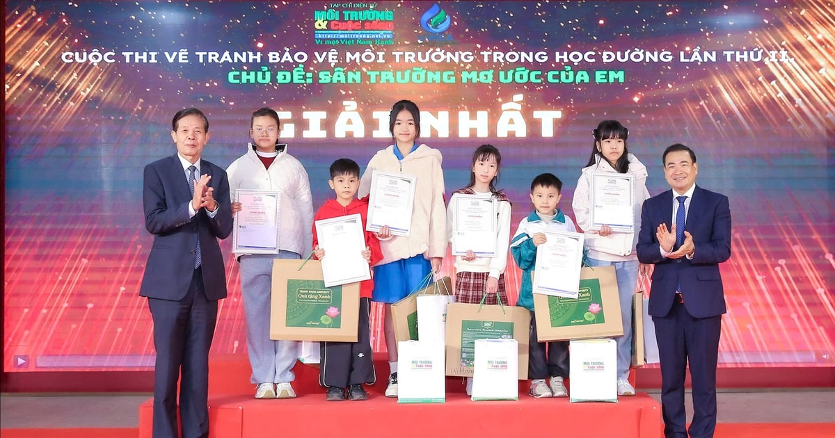 Award ceremony for the painting contest 'My Dream Schoolyard'