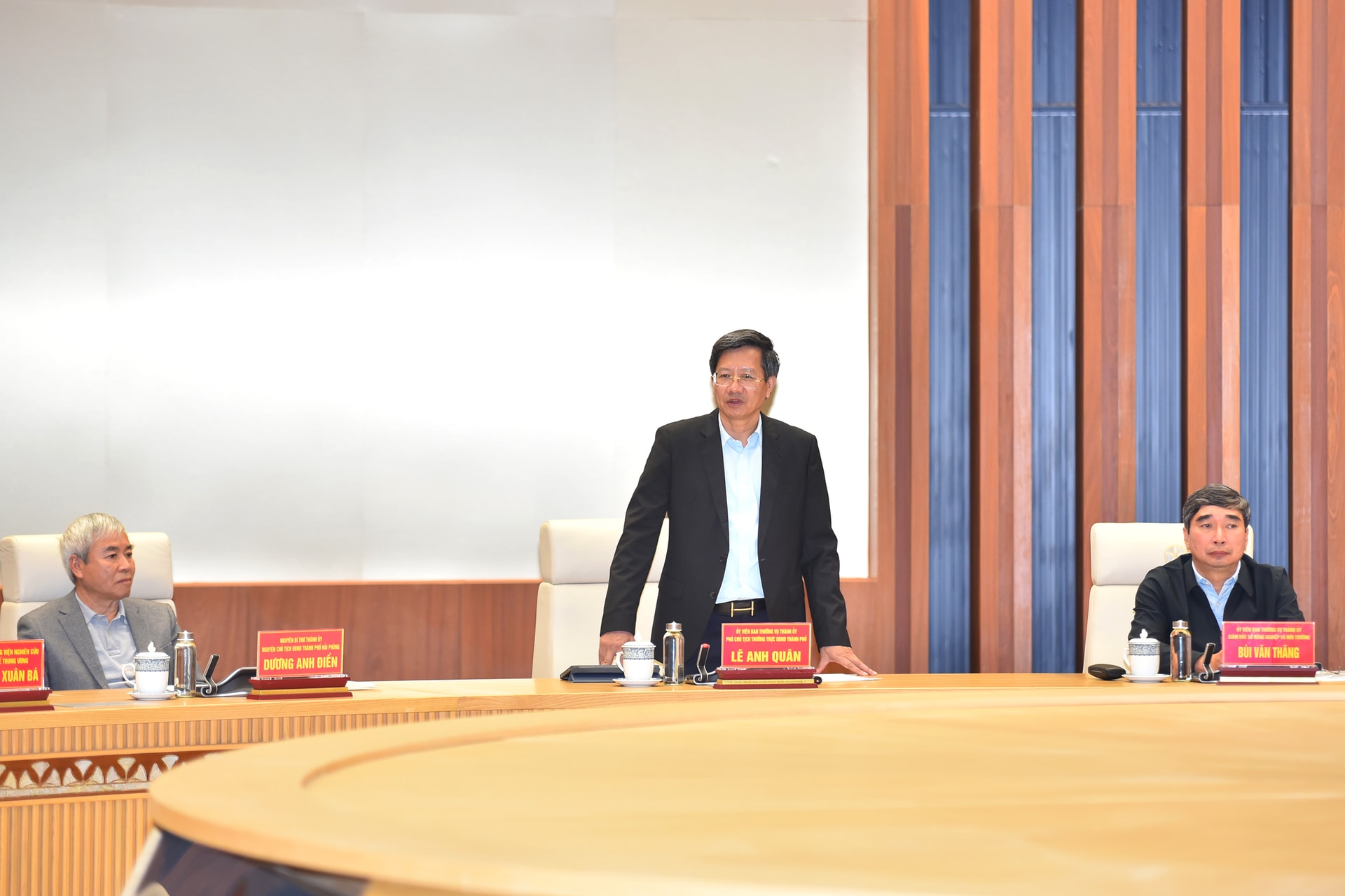 Hai Phong is developing according to a multi-polar, multi-center, multi ...