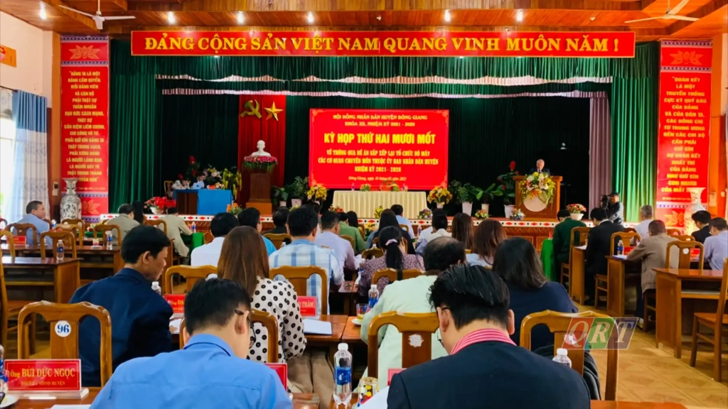 Dong Giang District People's Committee has 10 specialized departments ...