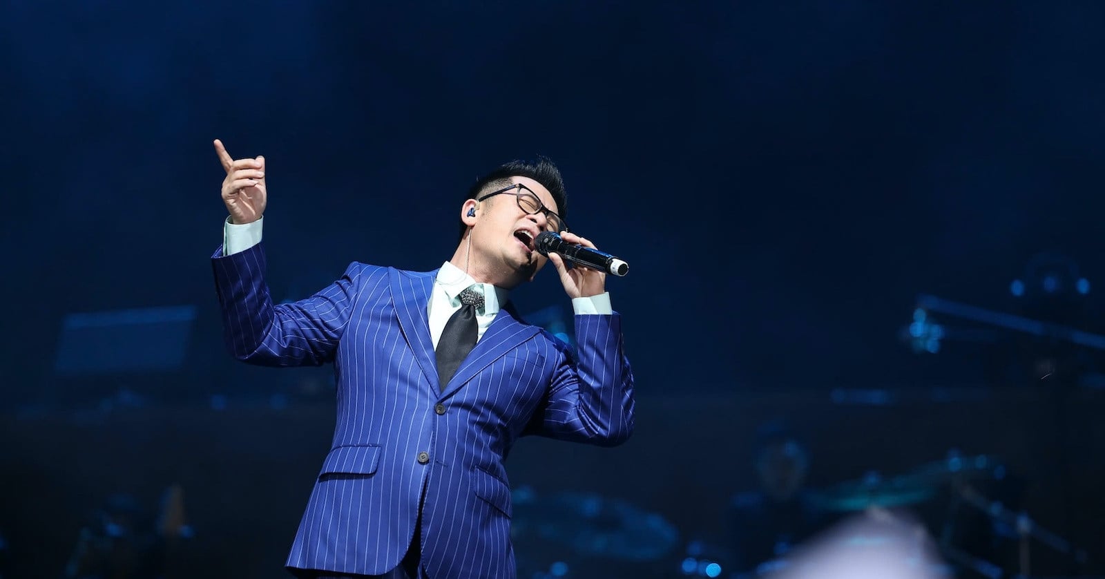 El cantante Bang Kieu tenía fiebre de 38 grados pero aun así intentó cantar con Minh Tuyet