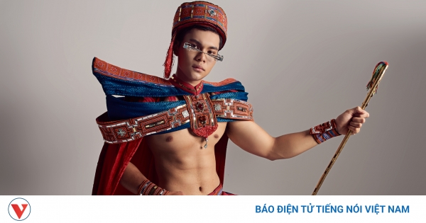 Cao Quoc Thang wears national costume "Sênh tiền Võ khúc" to attend Mister Global 2024