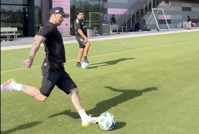 David Beckham caused a sensation with his corner kick goal at nearly 50 ...
