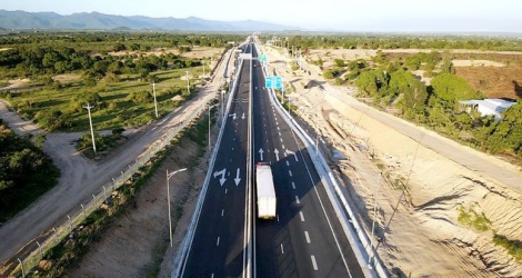 Urgently deploy 2 PPP projects Gia Nghia - Chon Thanh Expressway and Ninh Binh - Hai Phong ...